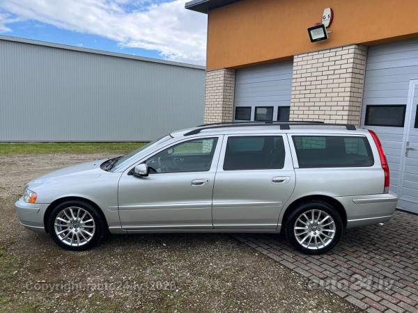 Pelēks Volvo V70 2007 Paide, ar dzinēja tilpumu 2.40 L un nobraukumu 358 tūkst. km par 4799 €, foto 4 vietnē AUTOMOTO.COM.LV