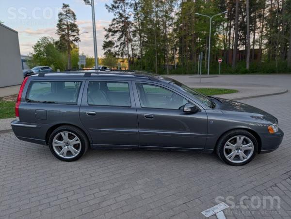 Grey Volvo V70 2007 in Riga, with an engine capacity of 2.40 L and mileage of 340 thousand km for 3950 €, photo 10 on AUTOMOTO.COM.LV