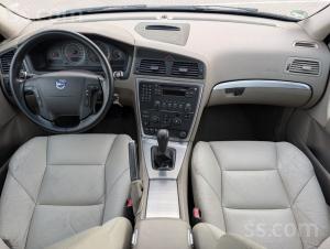 Pelēks Volvo V70 2007 Rīga, ar dzinēja tilpumu 2.40 L un nobraukumu 340 tūkst. km par 3950 €, foto 20 vietnē AUTOMOTO.COM.LV