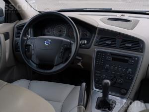Pelēks Volvo V70 2007 Rīga, ar dzinēja tilpumu 2.40 L un nobraukumu 340 tūkst. km par 3950 €, foto 22 vietnē AUTOMOTO.COM.LV