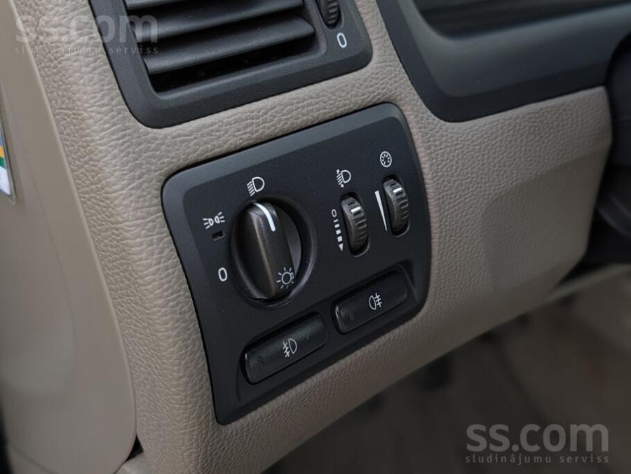 Pelēks Volvo V70 2007 Rīga, ar dzinēja tilpumu 2.40 L un nobraukumu 340 tūkst. km par 3950 €, foto 26 vietnē AUTOMOTO.COM.LV