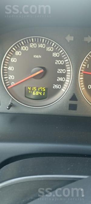 Pelēks Volvo V70 2007 Alūksne, ar dzinēja tilpumu 2.40 L un nobraukumu 415 tūkst. km par 3300 €, foto 3 vietnē AUTOMOTO.COM.LV