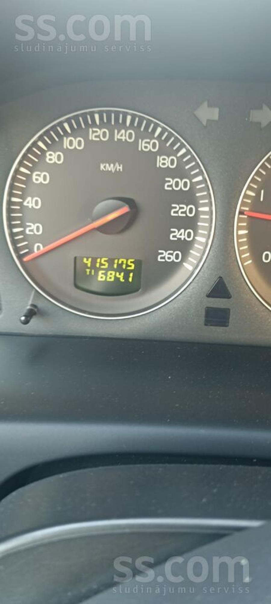 Pelēks Volvo V70 2007 Alūksne, ar dzinēja tilpumu 2.40 L un nobraukumu 415 tūkst. km par 3300 €, foto 3 vietnē AUTOMOTO.COM.LV