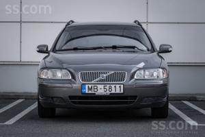 Grey Volvo V70 2007 in Riga, with an engine capacity of 2.40 L and mileage of 355 thousand km for 1995 €, photo 3 on AUTOMOTO.COM.LV
