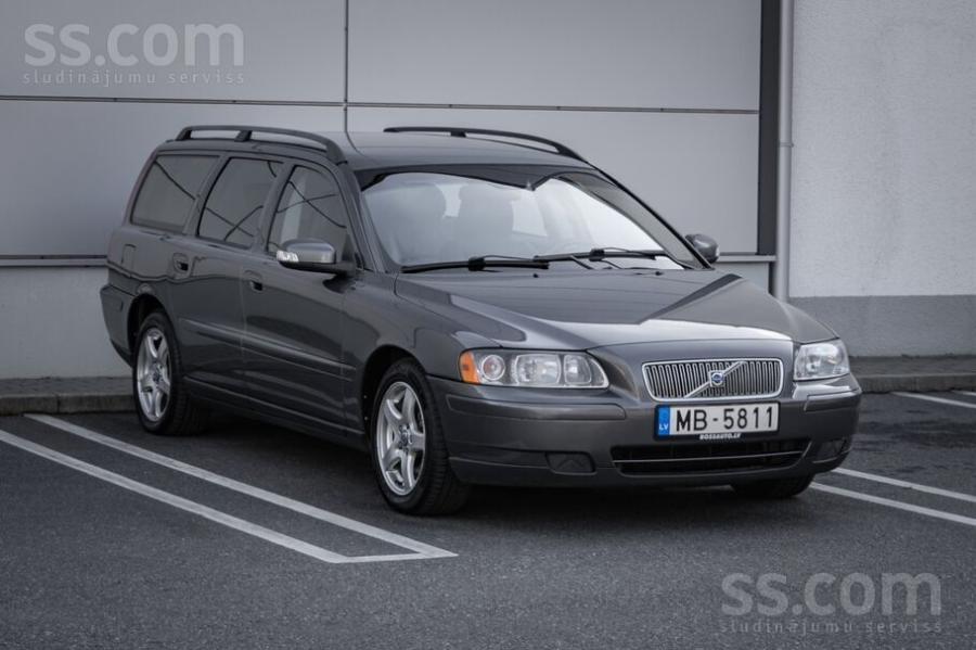 Grey Volvo V70 2007 in Riga, with an engine capacity of 2.40 L and mileage of 355 thousand km for 1995 €, photo 4 on AUTOMOTO.COM.LV