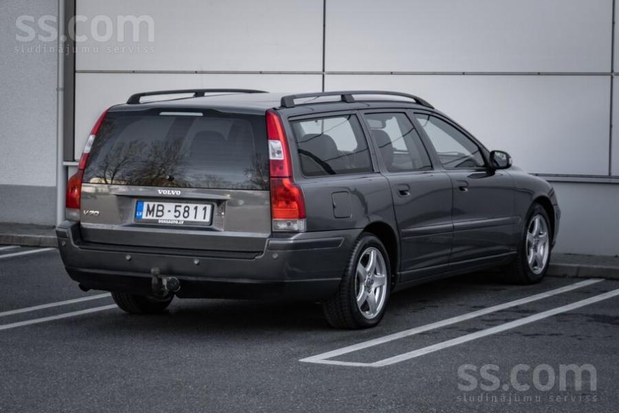 Grey Volvo V70 2007 in Riga, with an engine capacity of 2.40 L and mileage of 355 thousand km for 1995 €, photo 5 on AUTOMOTO.COM.LV