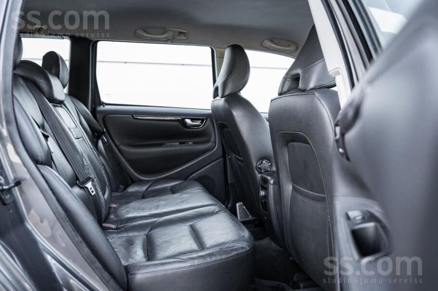 Grey Volvo V70 2007 in Riga, with an engine capacity of 2.40 L and mileage of 355 thousand km for 1995 €, photo 12 on AUTOMOTO.COM.LV