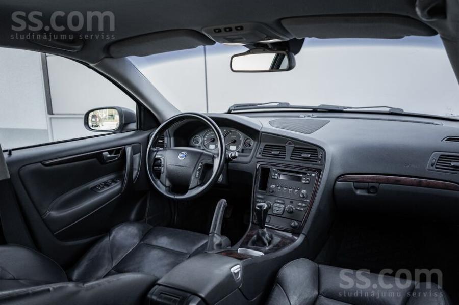 Grey Volvo V70 2007 in Riga, with an engine capacity of 2.40 L and mileage of 355 thousand km for 1995 €, photo 14 on AUTOMOTO.COM.LV