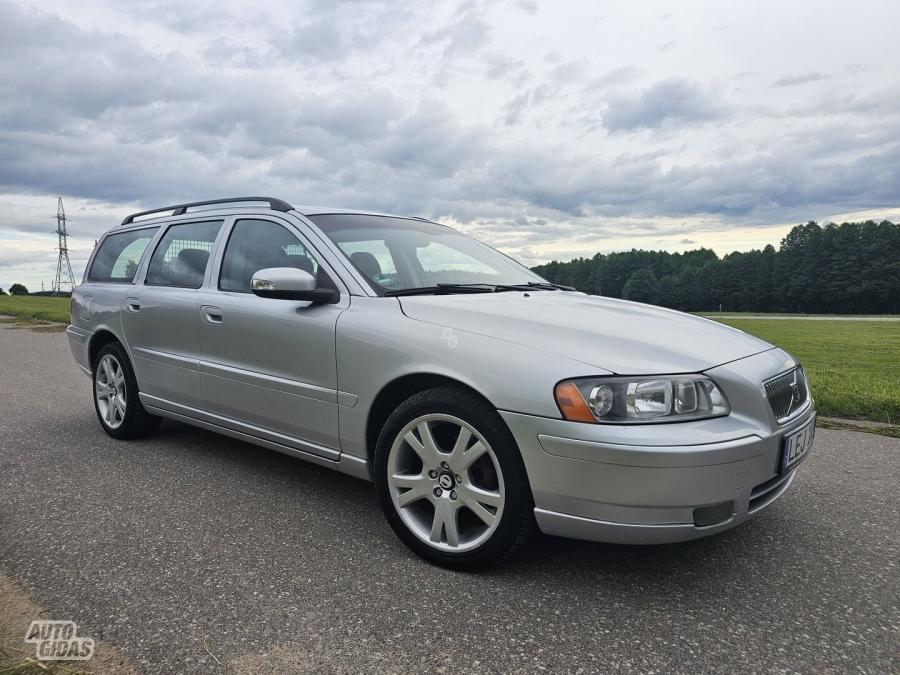 Pelēks Volvo V70 2007 Viļņa, ar dzinēja tilpumu 2.40 L un nobraukumu 325 tūkst. km par 2700 €, foto 1 vietnē AUTOMOTO.COM.LV