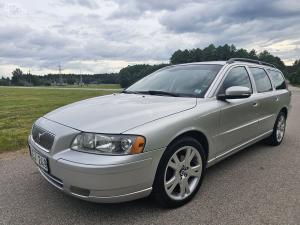 Pelēks Volvo V70 2007 Viļņa, ar dzinēja tilpumu 2.40 L un nobraukumu 325 tūkst. km par 2700 €, foto 3 vietnē AUTOMOTO.COM.LV