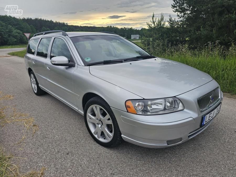 Pelēks Volvo V70 2007 Viļņa, ar dzinēja tilpumu 2.40 L un nobraukumu 325 tūkst. km par 2700 €, foto 5 vietnē AUTOMOTO.COM.LV