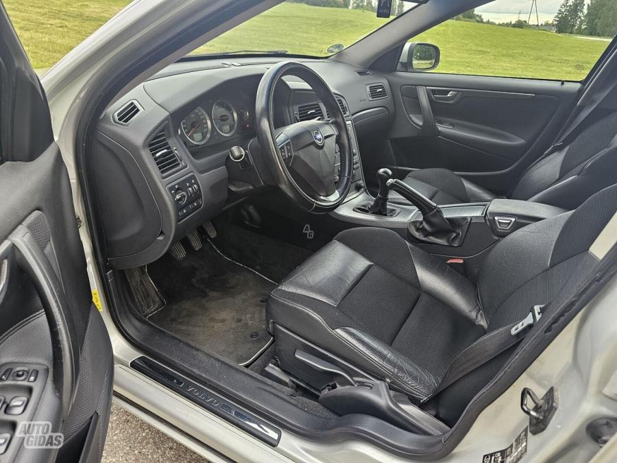 Pelēks Volvo V70 2007 Viļņa, ar dzinēja tilpumu 2.40 L un nobraukumu 325 tūkst. km par 2700 €, foto 9 vietnē AUTOMOTO.COM.LV