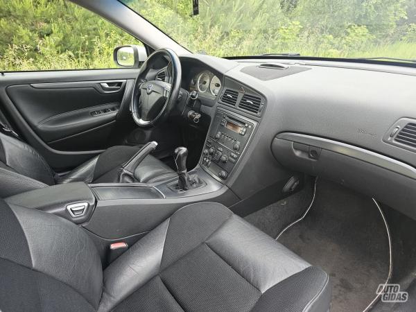 Pelēks Volvo V70 2007 Viļņa, ar dzinēja tilpumu 2.40 L un nobraukumu 325 tūkst. km par 2700 €, foto 9 vietnē AUTOMOTO.COM.LV