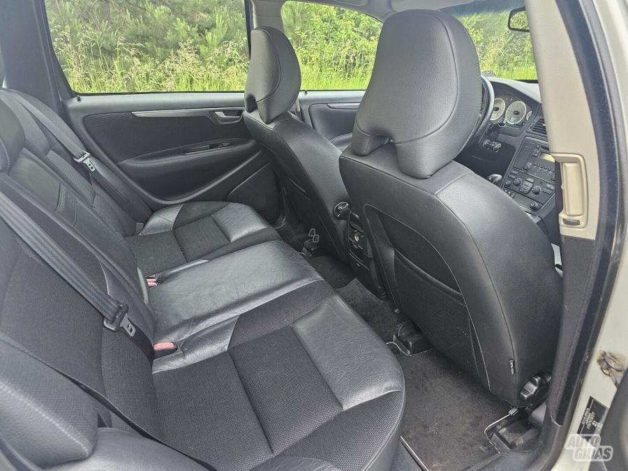 Pelēks Volvo V70 2007 Viļņa, ar dzinēja tilpumu 2.40 L un nobraukumu 325 tūkst. km par 2700 €, foto 13 vietnē AUTOMOTO.COM.LV