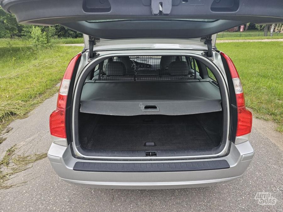 Pelēks Volvo V70 2007 Viļņa, ar dzinēja tilpumu 2.40 L un nobraukumu 325 tūkst. km par 2700 €, foto 15 vietnē AUTOMOTO.COM.LV