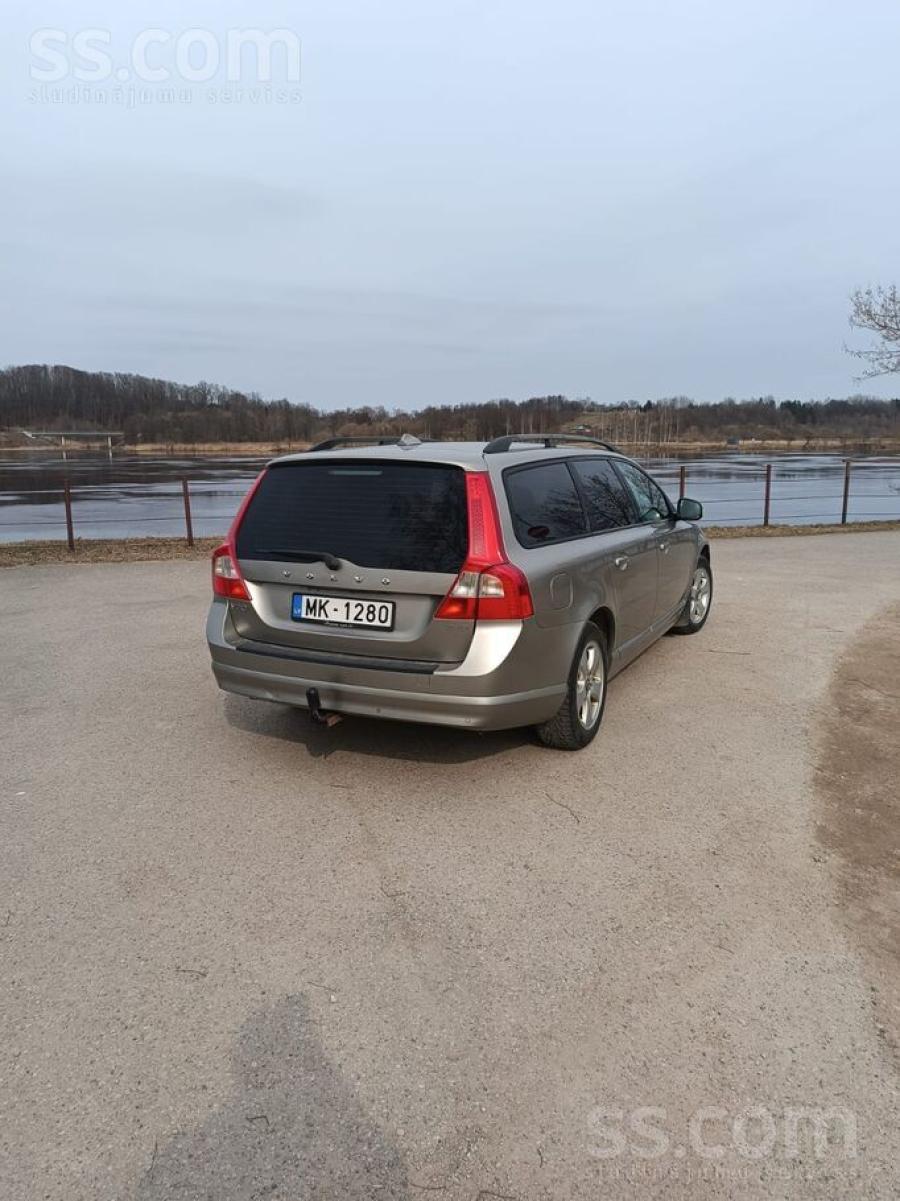 Pelēks Volvo V70 2007 Aizkraukle, ar dzinēja tilpumu 2.40 L un nobraukumu 365 tūkst. km par 3800 €, foto 1 vietnē AUTOMOTO.COM.LV