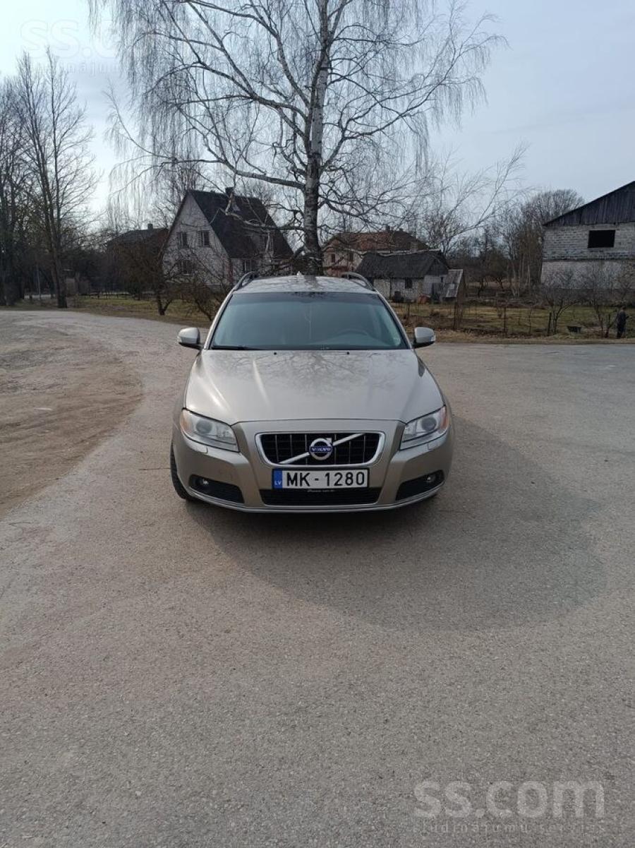 Pelēks Volvo V70 2007 Aizkraukle, ar dzinēja tilpumu 2.40 L un nobraukumu 365 tūkst. km par 3800 €, foto 3 vietnē AUTOMOTO.COM.LV