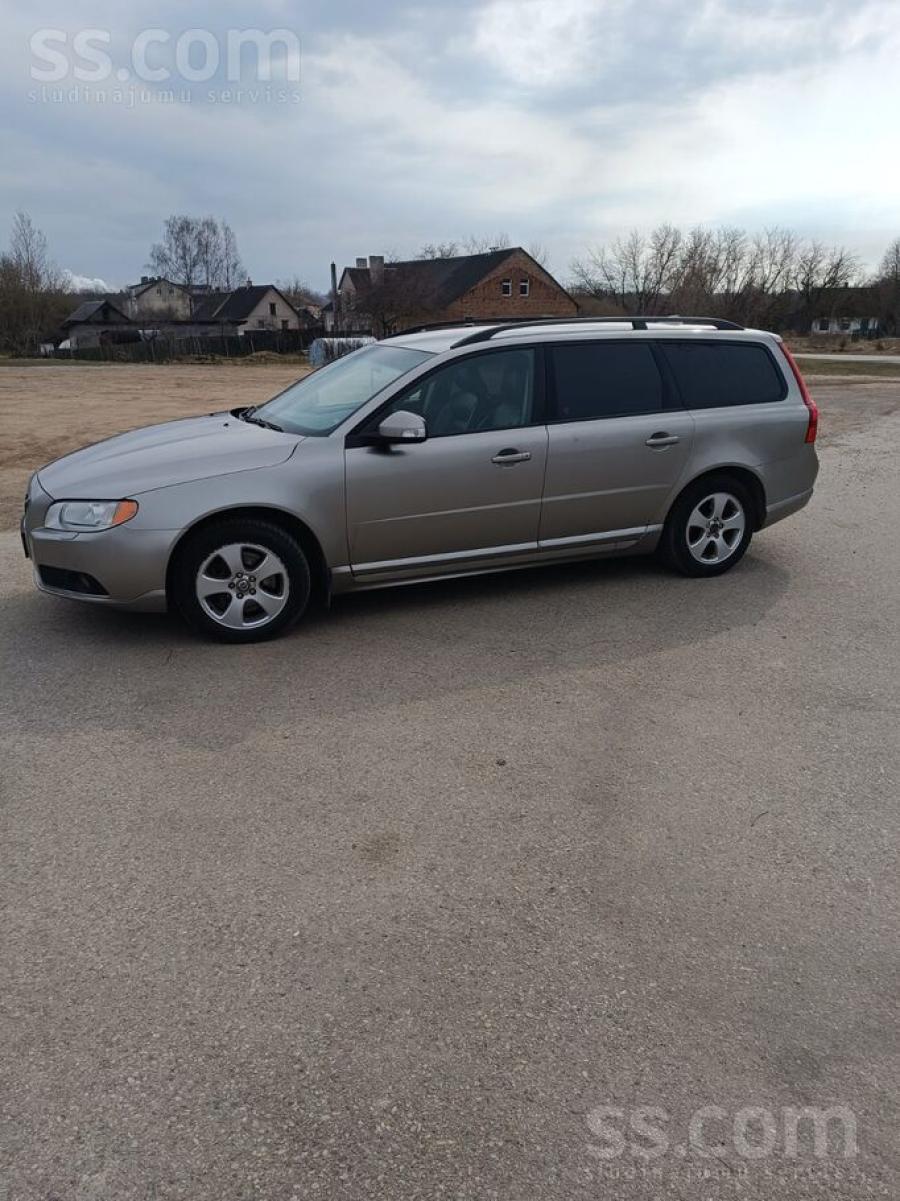 Pelēks Volvo V70 2007 Aizkraukle, ar dzinēja tilpumu 2.40 L un nobraukumu 365 tūkst. km par 3800 €, foto 4 vietnē AUTOMOTO.COM.LV
