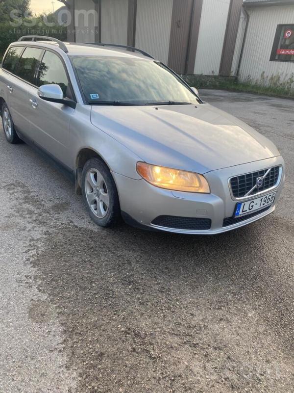 Grey Volvo V70 2007 in Jekabpils, with an engine capacity of 2.40 L and mileage of 430 thousand km for 2100 €, photo 1 on AUTOMOTO.COM.LV