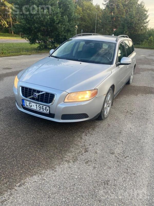 Grey Volvo V70 2007 in Jekabpils, with an engine capacity of 2.40 L and mileage of 430 thousand km for 2100 €, photo 2 on AUTOMOTO.COM.LV