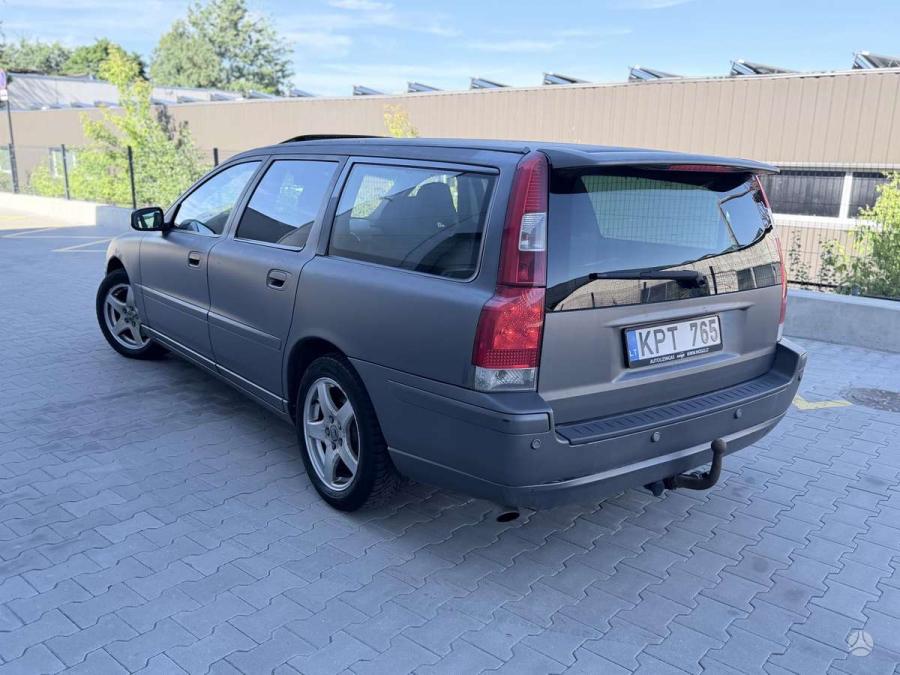 Pelēks Volvo V70 2007 Viļņa, ar dzinēja tilpumu 2.40 L un nobraukumu 365 tūkst. km par 1500 €, foto 4 vietnē AUTOMOTO.COM.LV