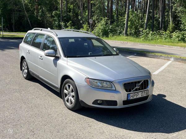 Pelēks Volvo V70 2007 Visaginas, ar dzinēja tilpumu 2.40 L un nobraukumu 322 tūkst. km par 3450 €, foto 2 vietnē AUTOMOTO.COM.LV