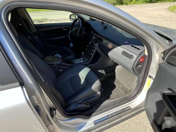 Pelēks Volvo V70 2007 Visaginas, ar dzinēja tilpumu 2.40 L un nobraukumu 322 tūkst. km par 3450 €, foto 8 vietnē AUTOMOTO.COM.LV