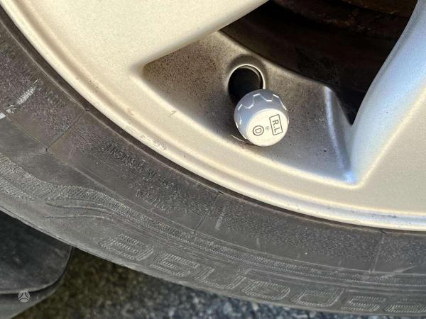Pelēks Volvo V70 2007 Visaginas, ar dzinēja tilpumu 2.40 L un nobraukumu 322 tūkst. km par 3450 €, foto 9 vietnē AUTOMOTO.COM.LV
