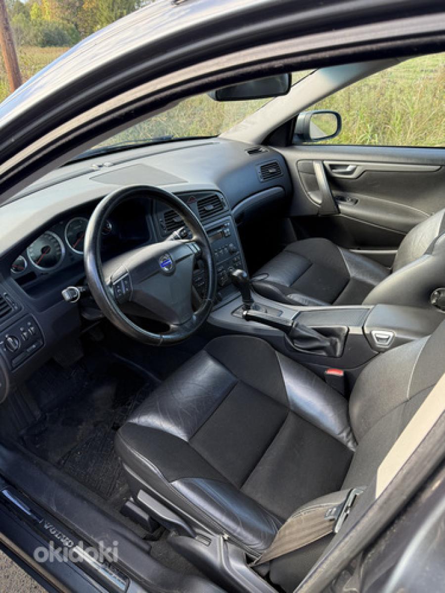 Pelēks Volvo V70 2007 Tallina, ar dzinēja tilpumu 2.40 L un nobraukumu 300 tūkst. km par 3250 €, foto 7 vietnē AUTOMOTO.COM.LV