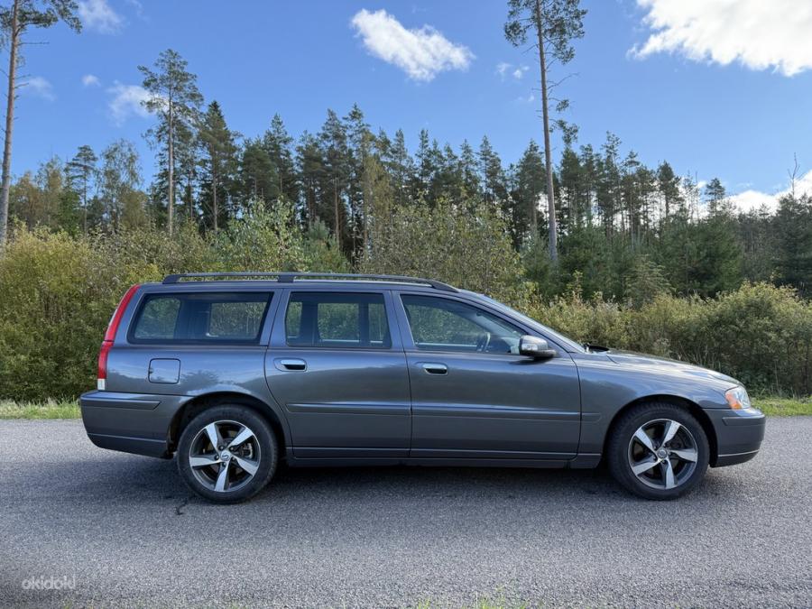 Pelēks Volvo V70 2007 Tallina, ar dzinēja tilpumu 2.40 L un nobraukumu 300 tūkst. km par 3250 €, foto 11 vietnē AUTOMOTO.COM.LV