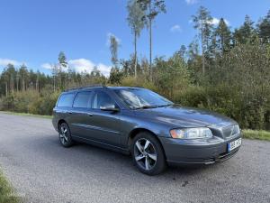 Pelēks Volvo V70 2007 Tallina, ar dzinēja tilpumu 2.40 L un nobraukumu 300 tūkst. km par 3250 €, foto 12 vietnē AUTOMOTO.COM.LV