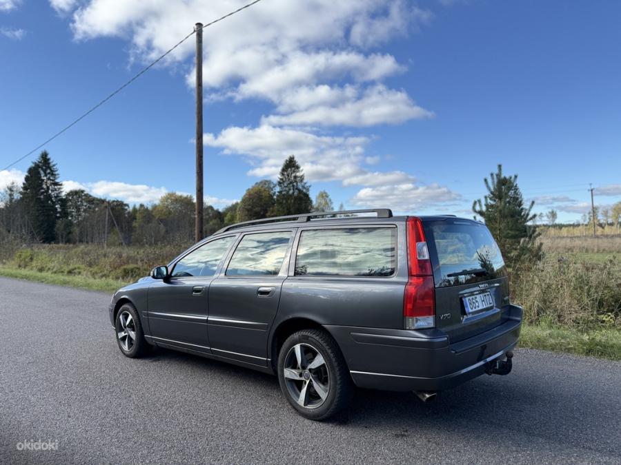 Pelēks Volvo V70 2007 Tallina, ar dzinēja tilpumu 2.40 L un nobraukumu 300 tūkst. km par 3250 €, foto 13 vietnē AUTOMOTO.COM.LV