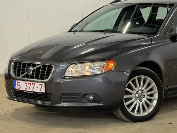 Pelēks Volvo V70 2007 Jūrmala, ar dzinēja tilpumu 2.40 L un nobraukumu 390 tūkst. km par 4450 €, foto 2 vietnē AUTOMOTO.COM.LV
