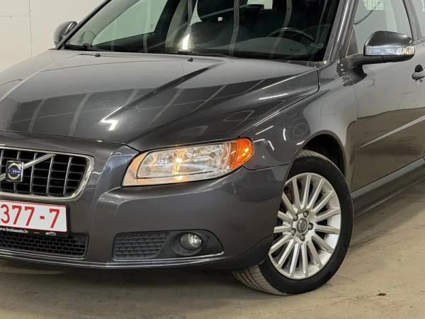 Pelēks Volvo V70 2007 Jūrmala, ar dzinēja tilpumu 2.40 L un nobraukumu 390 tūkst. km par 4450 €, foto 3 vietnē AUTOMOTO.COM.LV