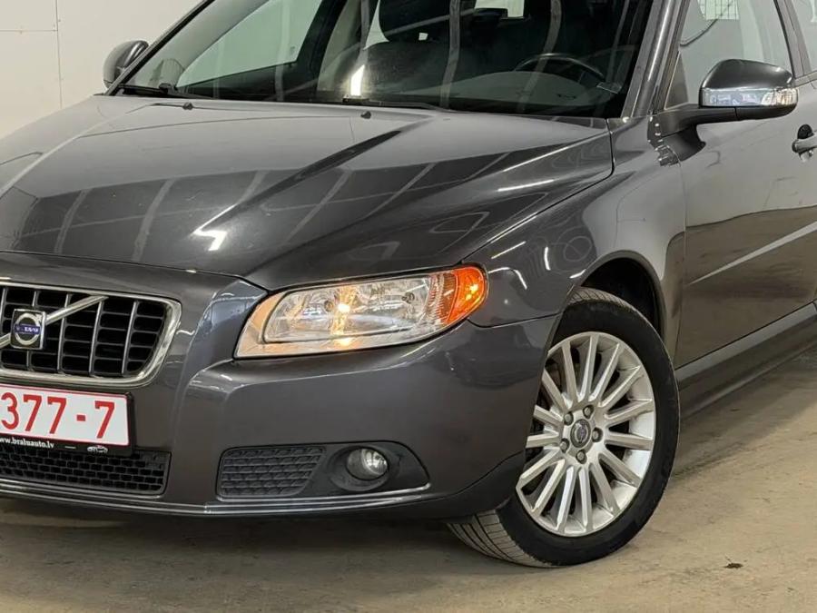 Grey Volvo V70 2007 in Jurmala, with an engine capacity of 2.40 L and mileage of 390 thousand km for 4450 €, photo 4 on AUTOMOTO.COM.LV
