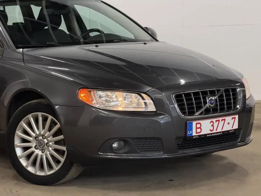 Grey Volvo V70 2007 in Jurmala, with an engine capacity of 2.40 L and mileage of 390 thousand km for 4450 €, photo 6 on AUTOMOTO.COM.LV