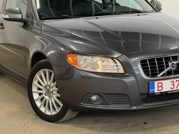 Pelēks Volvo V70 2007 Jūrmala, ar dzinēja tilpumu 2.40 L un nobraukumu 390 tūkst. km par 4450 €, foto 6 vietnē AUTOMOTO.COM.LV