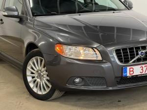 Grey Volvo V70 2007 in Jurmala, with an engine capacity of 2.40 L and mileage of 390 thousand km for 4450 €, photo 7 on AUTOMOTO.COM.LV