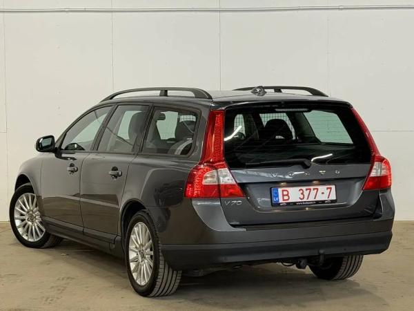Pelēks Volvo V70 2007 Jūrmala, ar dzinēja tilpumu 2.40 L un nobraukumu 390 tūkst. km par 4450 €, foto 9 vietnē AUTOMOTO.COM.LV