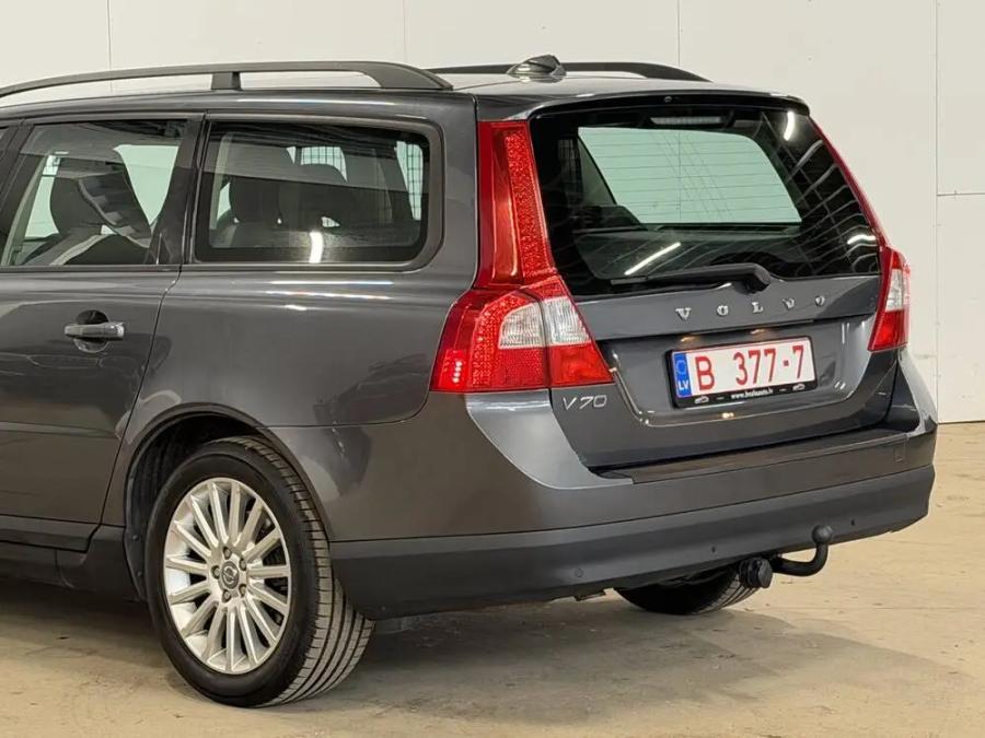 Grey Volvo V70 2007 in Jurmala, with an engine capacity of 2.40 L and mileage of 390 thousand km for 4450 €, photo 12 on AUTOMOTO.COM.LV