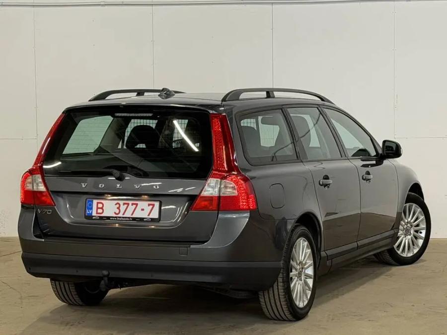 Grey Volvo V70 2007 in Jurmala, with an engine capacity of 2.40 L and mileage of 390 thousand km for 4450 €, photo 14 on AUTOMOTO.COM.LV
