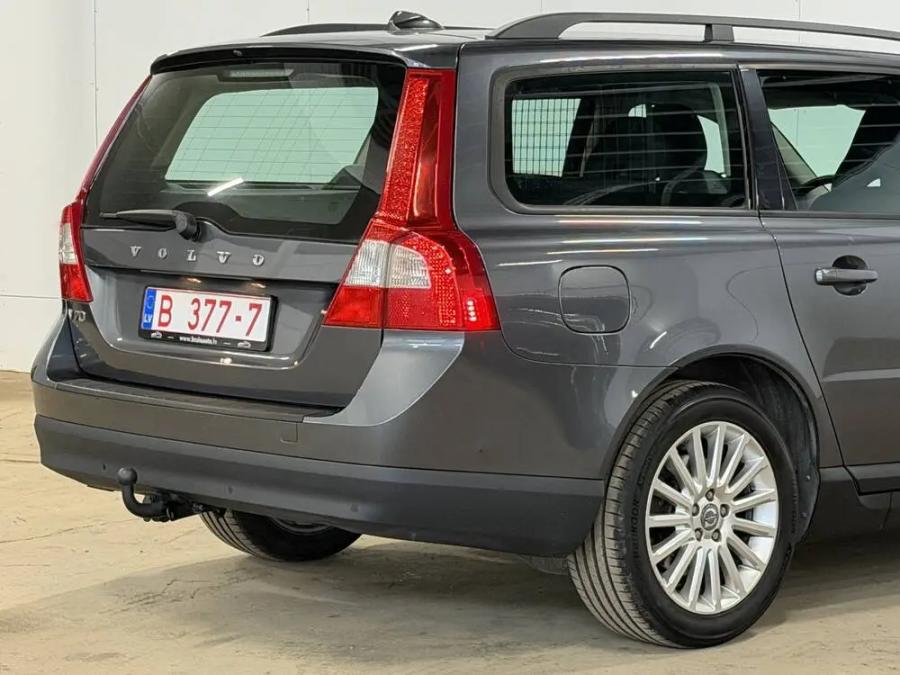 Grey Volvo V70 2007 in Jurmala, with an engine capacity of 2.40 L and mileage of 390 thousand km for 4450 €, photo 16 on AUTOMOTO.COM.LV
