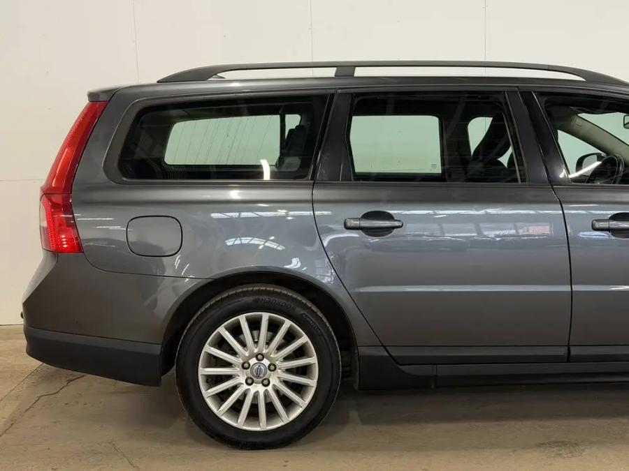 Grey Volvo V70 2007 in Jurmala, with an engine capacity of 2.40 L and mileage of 390 thousand km for 4450 €, photo 18 on AUTOMOTO.COM.LV
