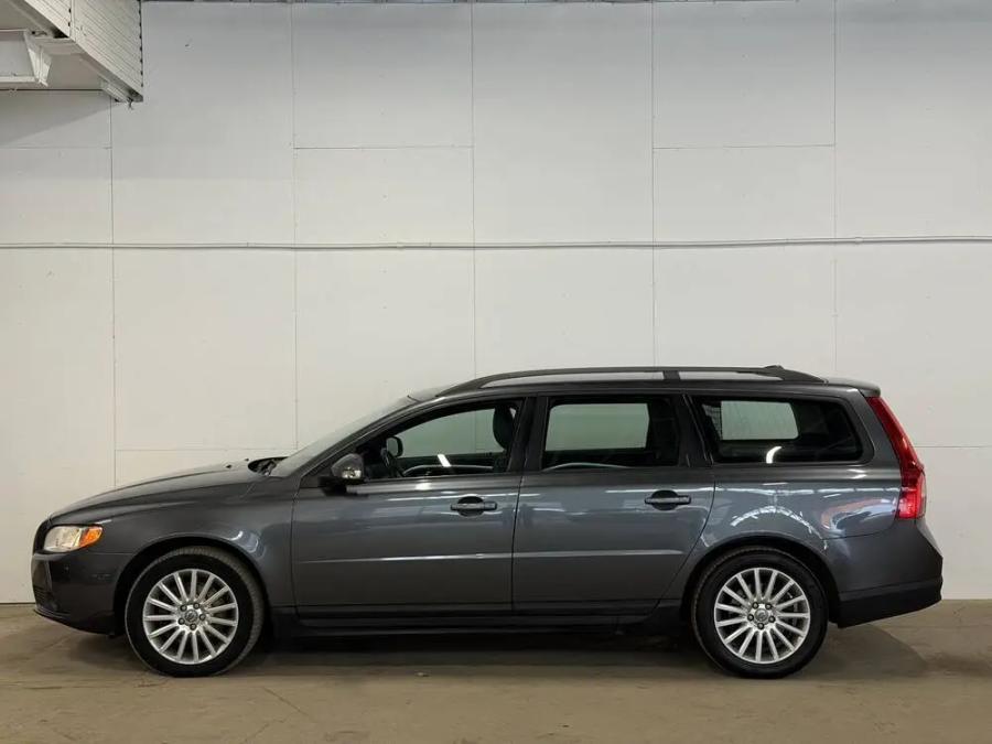 Grey Volvo V70 2007 in Jurmala, with an engine capacity of 2.40 L and mileage of 390 thousand km for 4450 €, photo 20 on AUTOMOTO.COM.LV