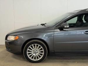 Grey Volvo V70 2007 in Jurmala, with an engine capacity of 2.40 L and mileage of 390 thousand km for 4450 €, photo 21 on AUTOMOTO.COM.LV