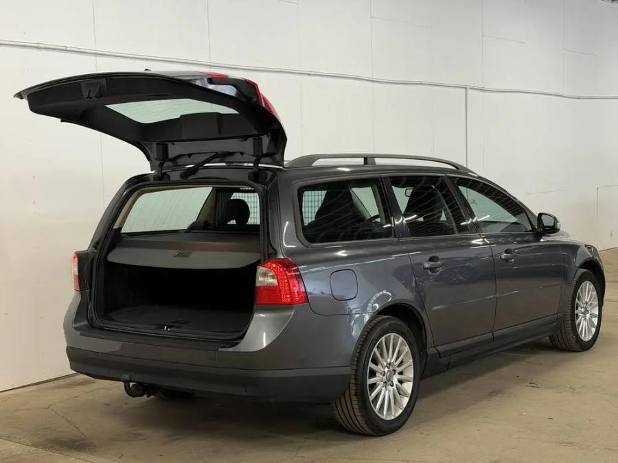 Grey Volvo V70 2007 in Jurmala, with an engine capacity of 2.40 L and mileage of 390 thousand km for 4450 €, photo 23 on AUTOMOTO.COM.LV