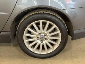 Grey Volvo V70 2007 in Jurmala, with an engine capacity of 2.40 L and mileage of 390 thousand km for 4450 €, photo 24 on AUTOMOTO.COM.LV