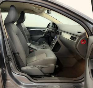 Grey Volvo V70 2007 in Jurmala, with an engine capacity of 2.40 L and mileage of 390 thousand km for 4450 €, photo 30 on AUTOMOTO.COM.LV