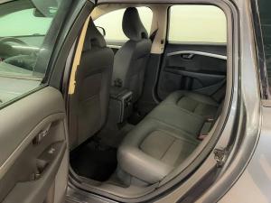 Grey Volvo V70 2007 in Jurmala, with an engine capacity of 2.40 L and mileage of 390 thousand km for 4450 €, photo 33 on AUTOMOTO.COM.LV