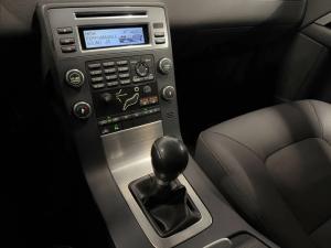Grey Volvo V70 2007 in Jurmala, with an engine capacity of 2.40 L and mileage of 390 thousand km for 4450 €, photo 34 on AUTOMOTO.COM.LV